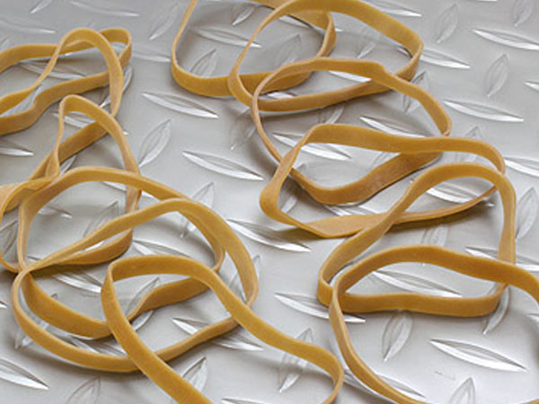 【楽天市場】【フラッシュバン・サイリュームの固定に】 装備固定用 ラバーバンド CRAPE RUBBER BAND 8個入 米国製 ...