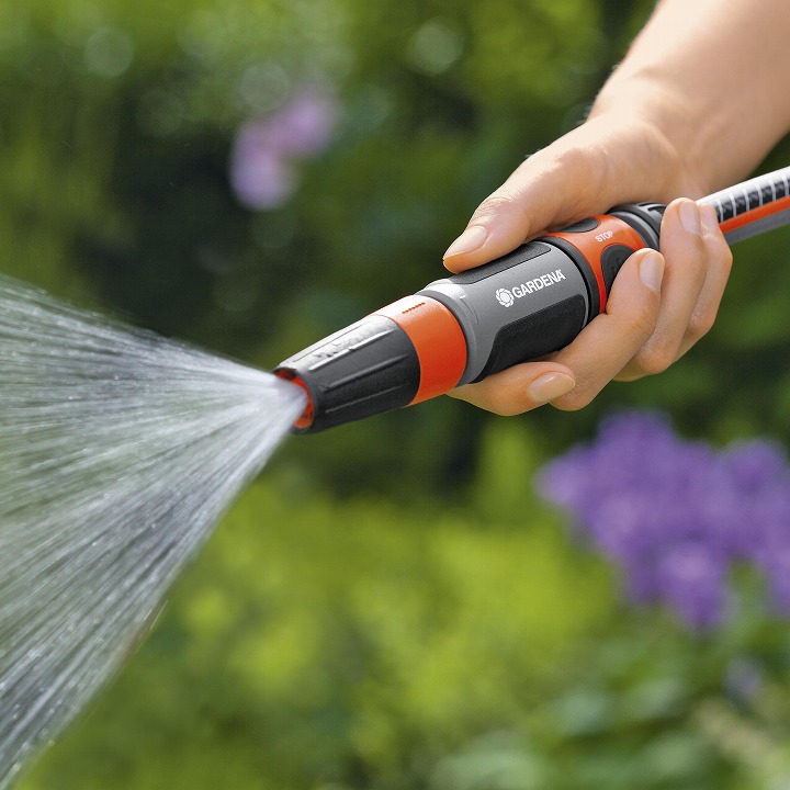 【楽天市場】散水 水やり 水遊び GARDENA ガルデナ タカショー / 散水洗浄ノズル /小型 (rco)：青山ガーデン 屋外家具・ライト