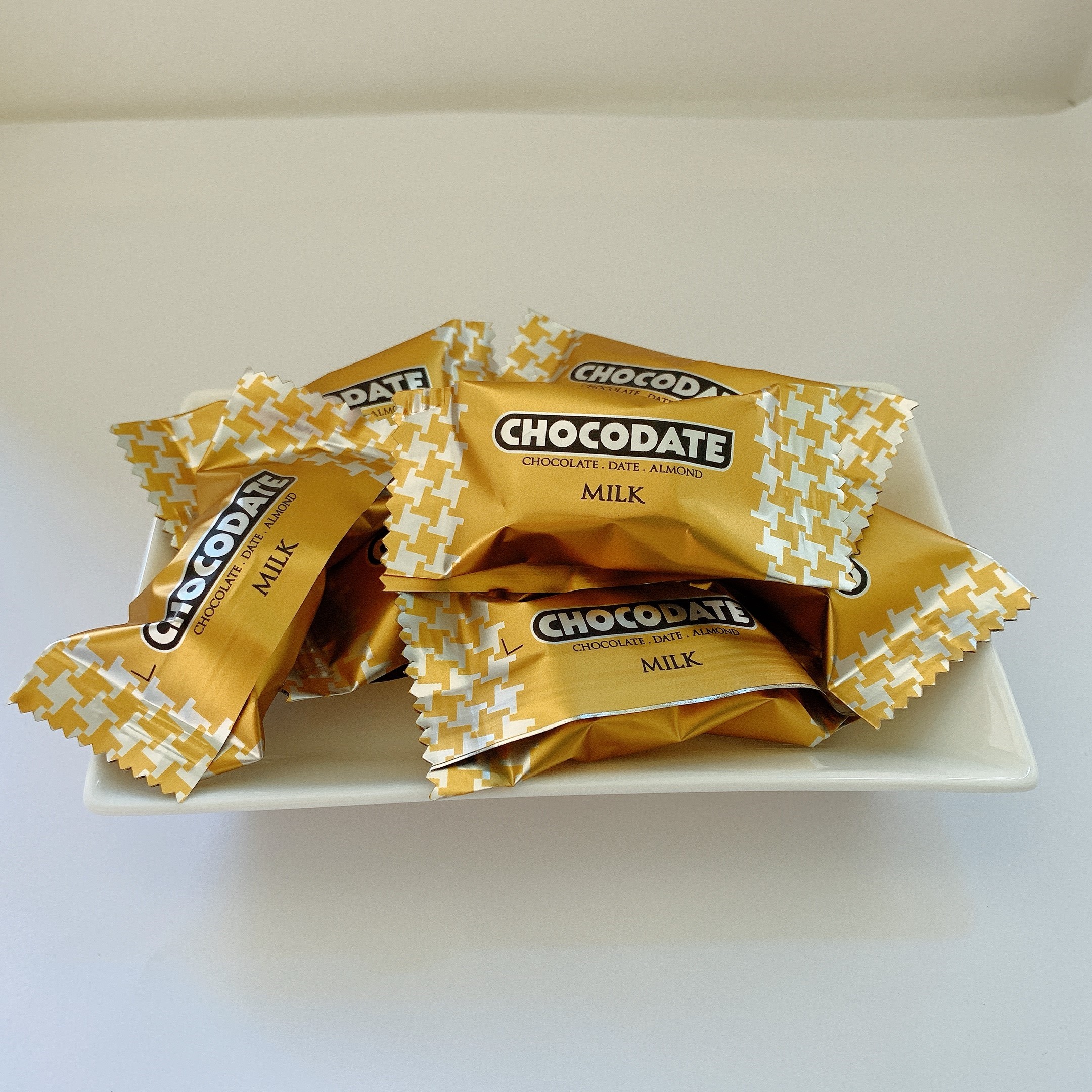 【楽天市場】今シーズンの販売、在庫のみで終了！おいしいチョコレートデーツ【ミルク】La Ronda Chocolate Dates 80g ...