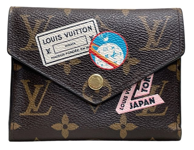 【楽天市場】美品 ルイヴィトン 財布 モノグラム ポルトフォイユ ヴィクトリーヌ ワールドツアー 三つ折り ステッカー プリント LOUIS ...