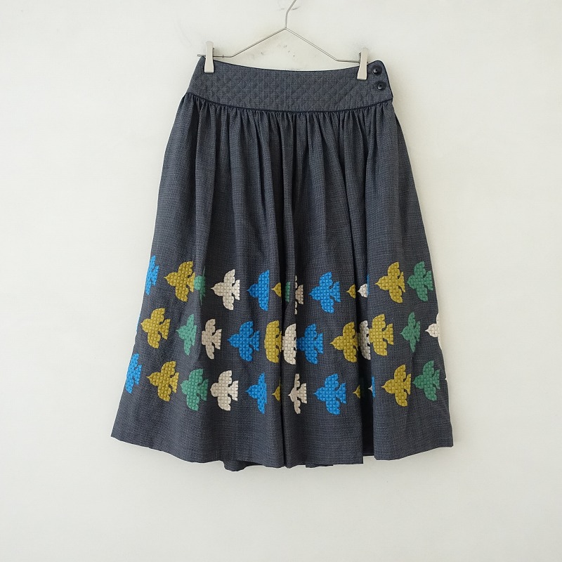 【楽天市場】【定価5.9万】ミナペルホネン mina perhonen robinキルティングヨークエンブロイダリーギャザースカート 38 ...