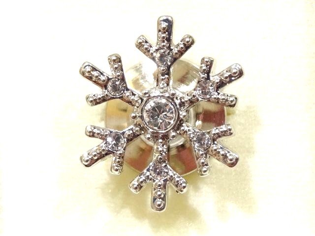 【楽天市場】3F 美品 ヴァンドーム青山 非売品 ノベルティ ピンブローチ シルバー系 クリアストーン 雪の結晶 VENDOME AOYAMA ...