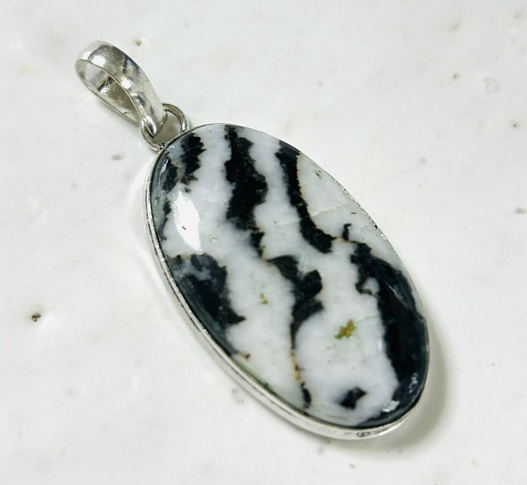 【楽天市場】ホワイトバッファローターコイズのスリムオーバルシルバープレートペンダントトップ：天然石ジュエリー・ハッピーエイト