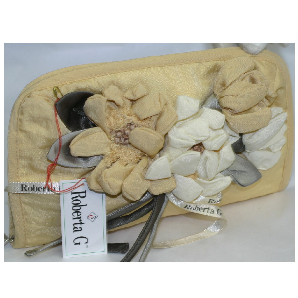 【楽天市場】【中古】本物綺麗Robarta G（ロベルタ）のベージュ色ナイロン素材のポーチ サイズW22xH13xD2cm C14-272-4 ...