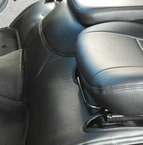 【楽天市場】200系ハイエース（標準車） フロントデッキカバー 【4型適合】：オートクラフト