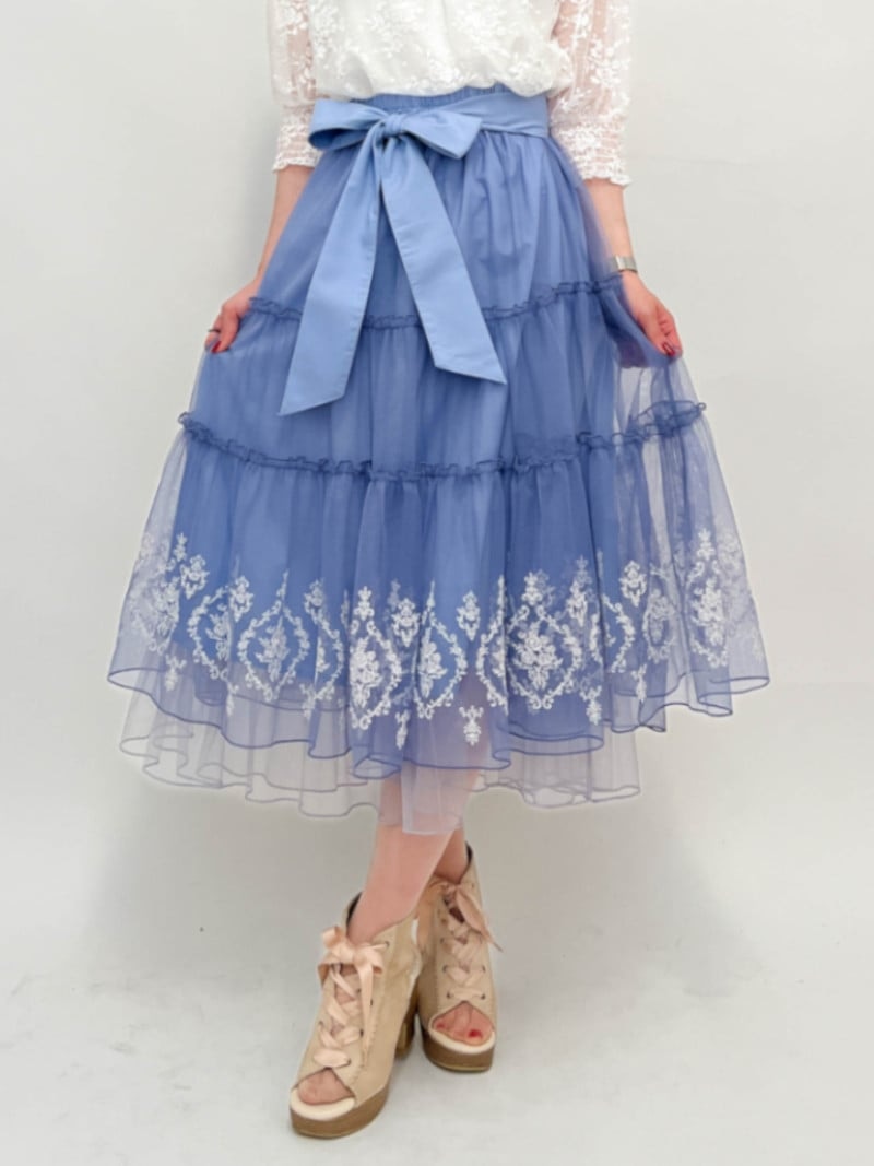 【楽天市場】ローズ刺繍チュールSK axes femme アクシーズファム スカート ロング・マキシスカート ホワイト ブルー ブラウン【送料無料】[Rakuten Fashion]：axes ...