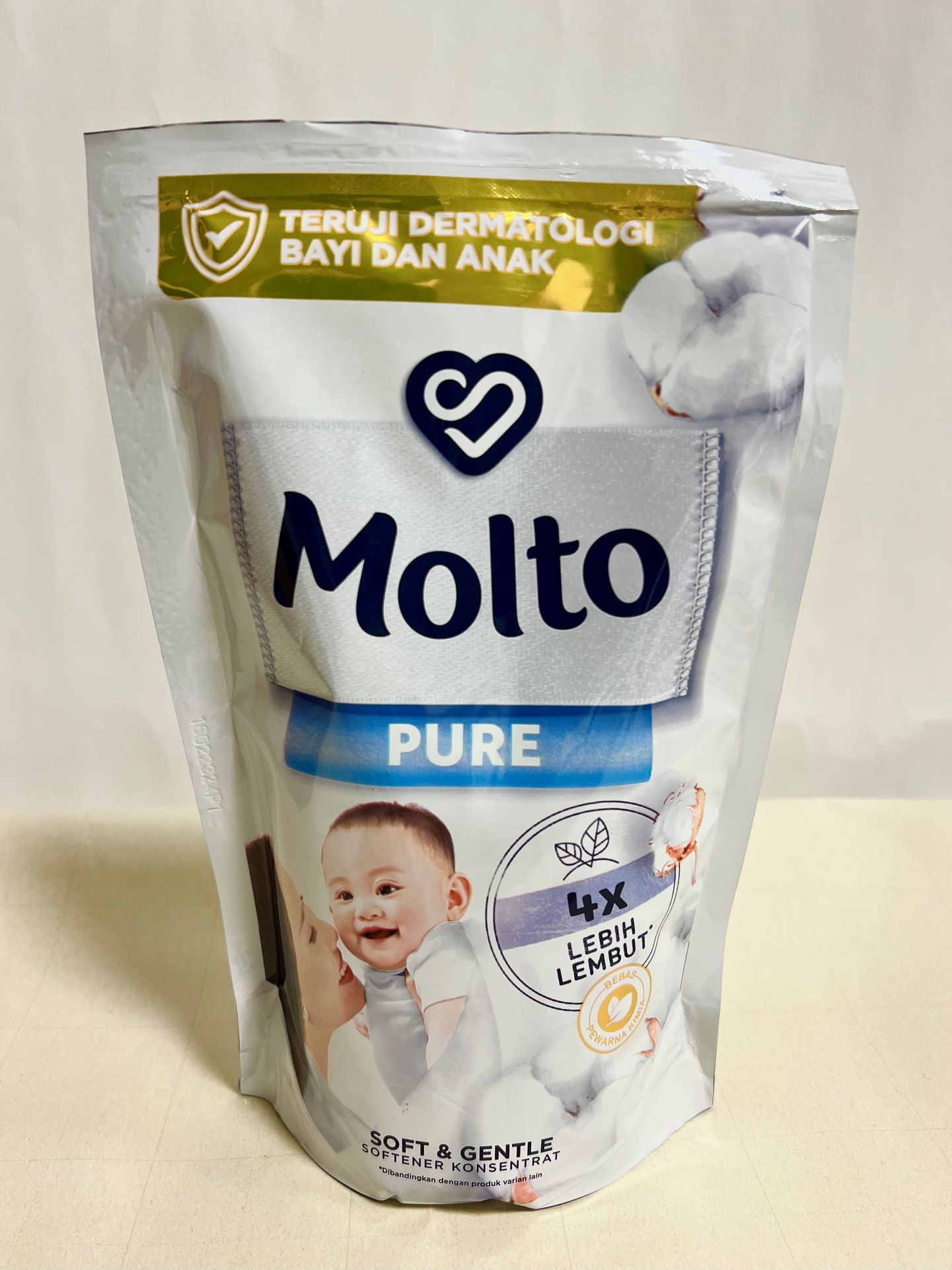 【楽天市場】 インドネシア・バリ島の柔軟剤 MOLTO PURE（モルトピュア）1/2濃縮タイプ 650ml詰替え用爽やかな石鹸の香り部屋干し ...