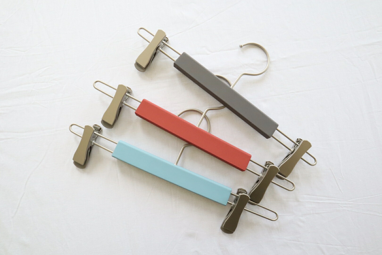 【楽天市場】【ブラッドオレンジ・ブルー】 GRIP CLIP (グリップクリップ) Balmy ボトムスハンガー / パンツハンガー バルミー ...