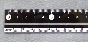 【楽天市場】見やすい白黒定規15cm APJ188 ブラック／ホワイト レイメイ：べるえぽ
