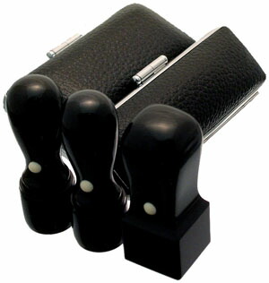 【楽天市場】【法人印鑑 3本セット ケース付き キャンペーン】 黒水牛 天丸 代表印 銀行印 18mm 天丸蓋付 角印 21mm 牛革もみ皮 ...