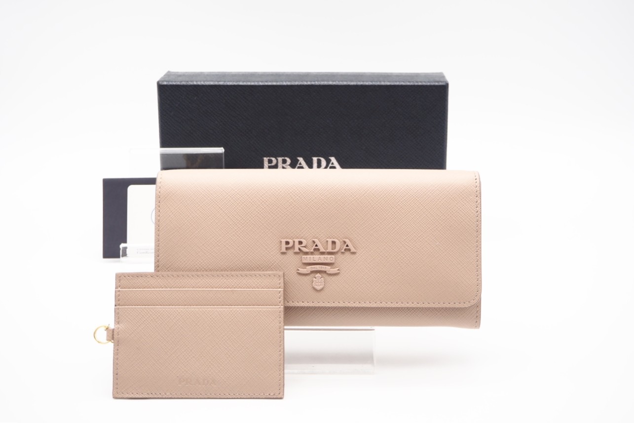 【楽天市場】☆安心の3大保証☆ Aランク ≪PRADA プラダ/二つ折り長財布≫ 1MH132 ロゴプレート サフィアーノ シャイン ベージュ ...