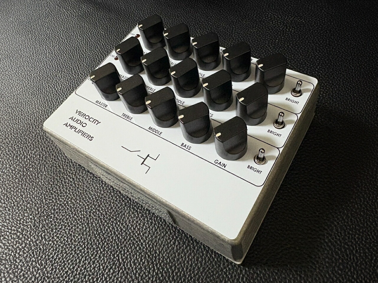 【楽天市場】Verocity Effects Pedals 三PLUS-ES / 基本仕様1 (プリアンプ) [ベロシティエフェクツペダルズ ...