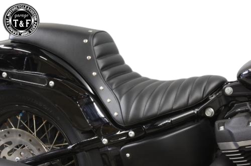 【楽天市場】ソフテイル（2018年以降） スタッド付きガンファイターシート（タックロール） ガレージT＆F：バイク メンテ館