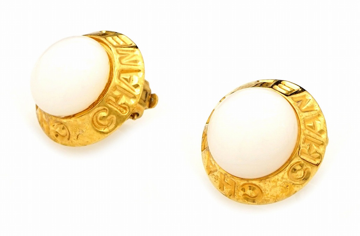 【楽天市場】【ジュエリー】CHANEL シャネル ロゴ イヤリング ホワイトカラーストーン GP メッキ 97A 【中古】【u】【Blumin ...