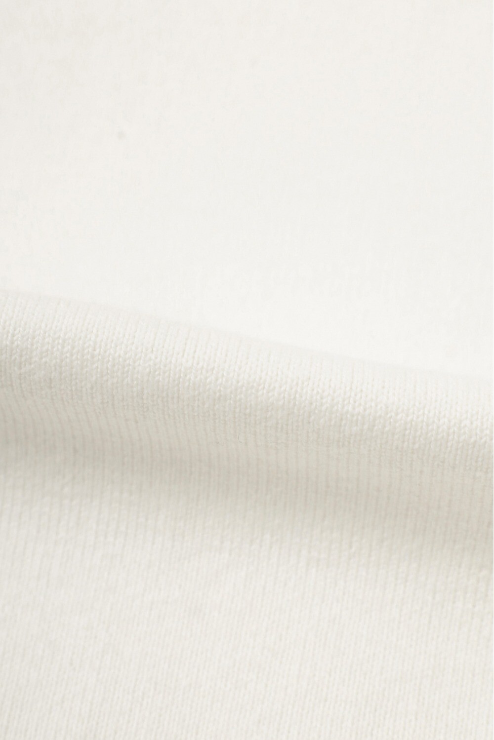 \全品対象15%OFFクーポンで2712円！26日1:59まで／ ゴールド釦ボクシーニットベスト