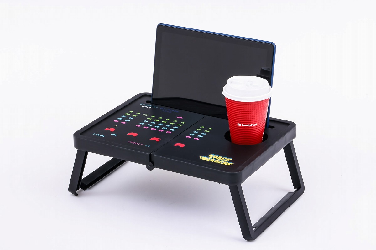 SPACE INVADERS Table Book