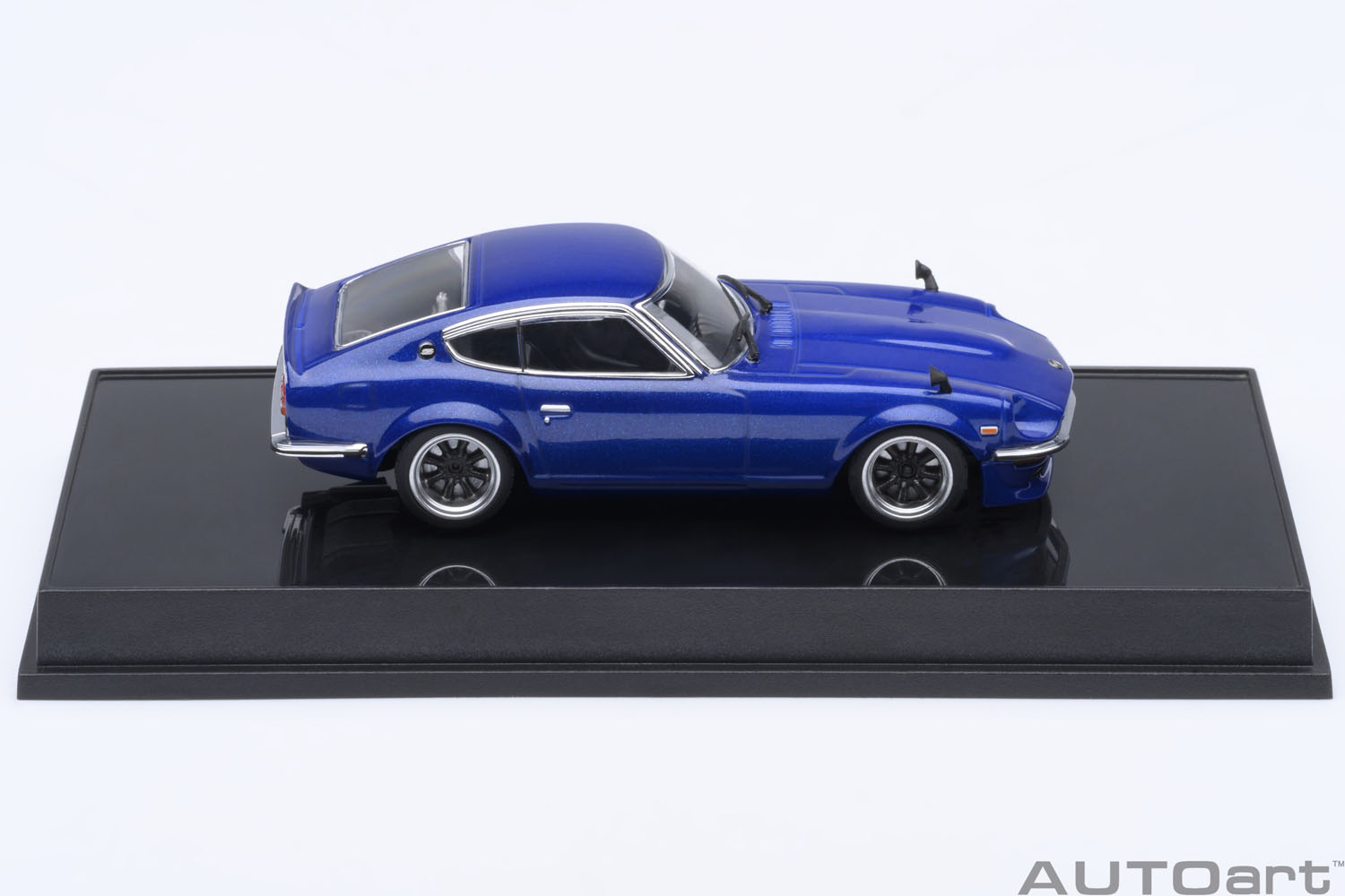 楽天ブックス: 1/64 日産 フェアレディZ （S30） 『湾岸ミッドナイト』 悪魔のZ （第1巻仕様） (ミニカー) - 玩具 - 0674110206852 : ゲーム