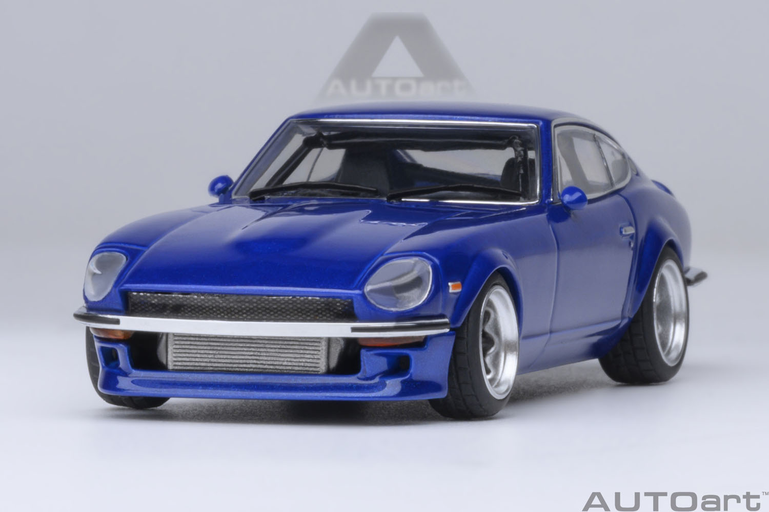 楽天ブックス: 1/64 日産 フェアレディZ （S30） 『湾岸ミッドナイト』 悪魔のZ （第4巻仕様） (ミニカー) - 玩具 - 0674110206869 : ゲーム