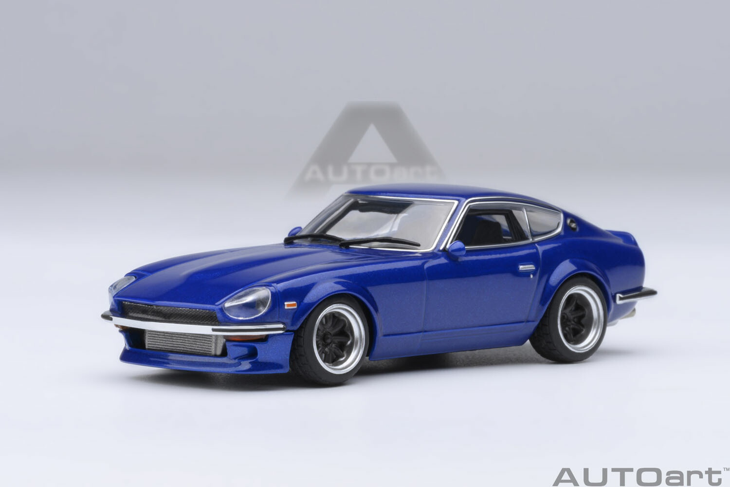 楽天ブックス: 1/64 日産 フェアレディZ （S30） 『湾岸ミッドナイト』 悪魔のZ （第4巻仕様） (ミニカー) - 玩具 - 0674110206869 : ゲーム