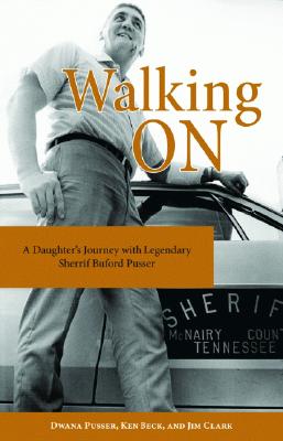 楽天ブックス: Walking on: A Daughter's Journey with Legendary Sheriff Buford ...