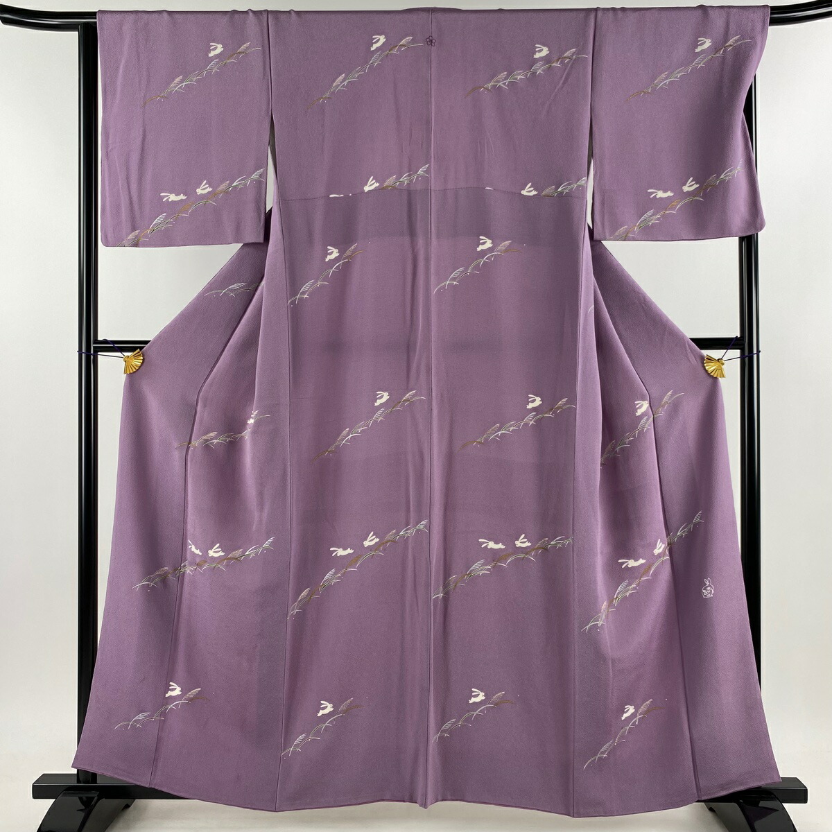 【楽天市場】小紋 身丈158.5cm 裄丈68cm L 袷 ホリヒロシ 落款あり うさぎ 芝 縮緬 金銀彩 薄紫 正絹 逸品 一つ紋 【中古 ...