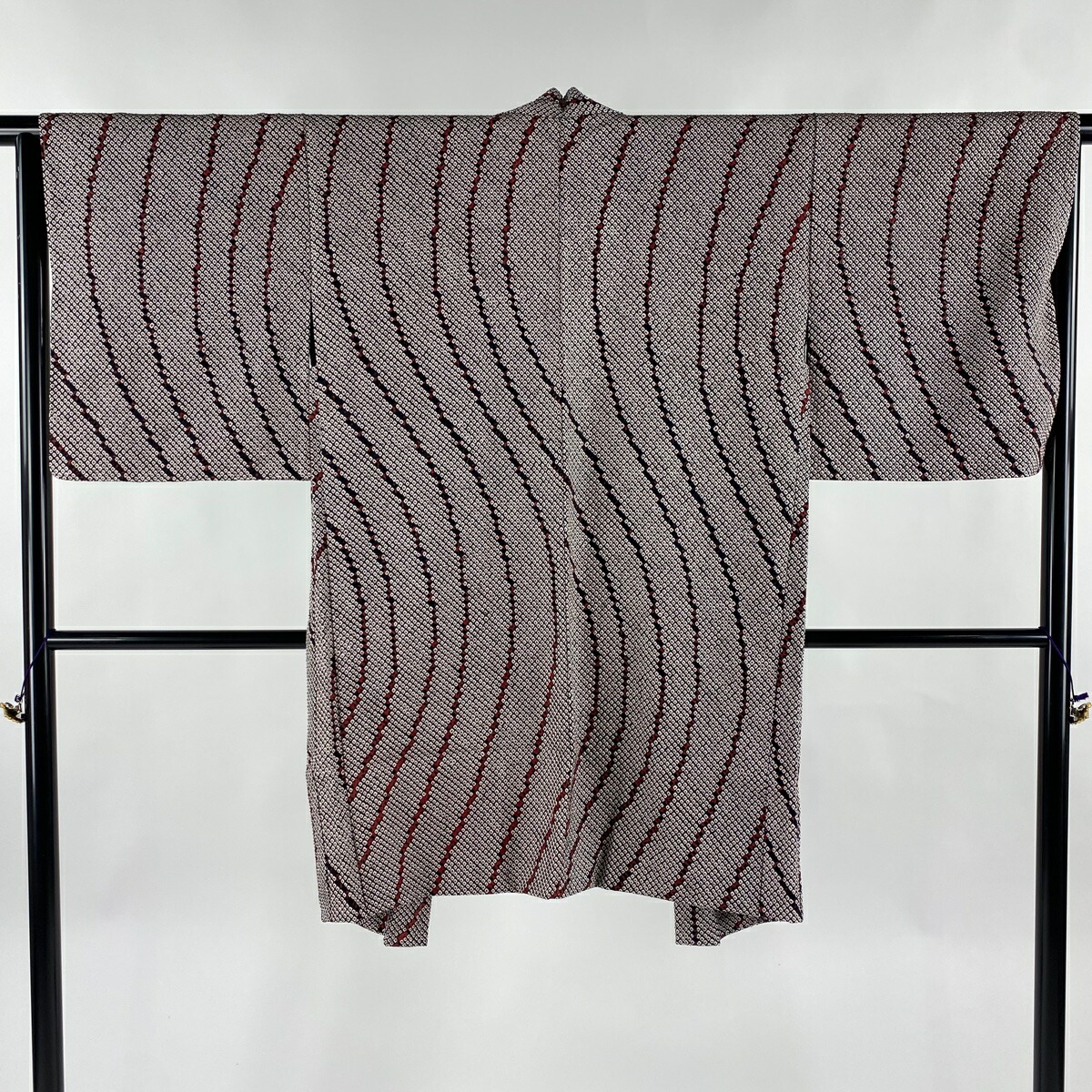 【楽天市場】羽織 身丈100.5cm 裄丈65cm M 幾何学 総絞り 赤黒 正絹 美品 逸品 【中古】：バイセル 楽天市場店