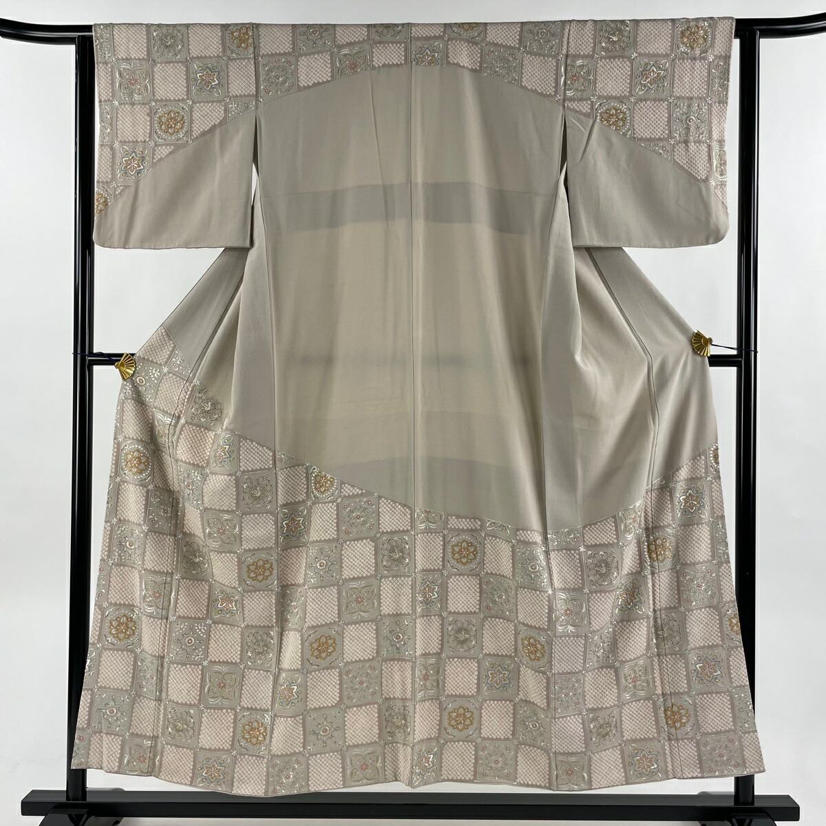 【楽天市場】【最終値引き】 訪問着 身丈153cm 裄丈61cm S 袷 華文 変わり市松 刺繍 金糸 灰茶 正絹 美品 逸品 【中古 ...