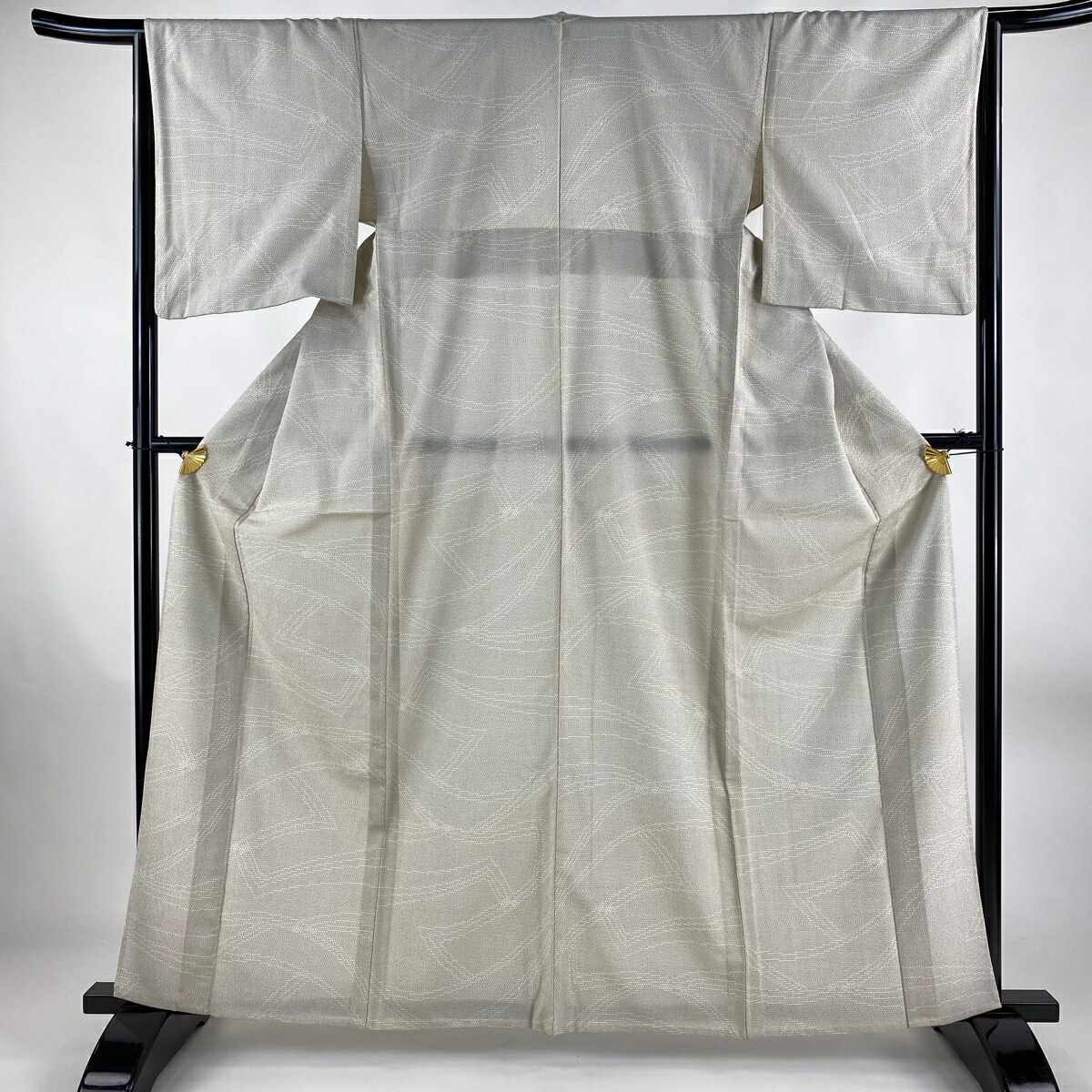 【楽天市場】紬 身丈162cm 裄丈65.5cm M 単衣 越後塩沢織 幾何学 亀甲絣 灰白 正絹 秀品 【中古】：バイセル 楽天市場店