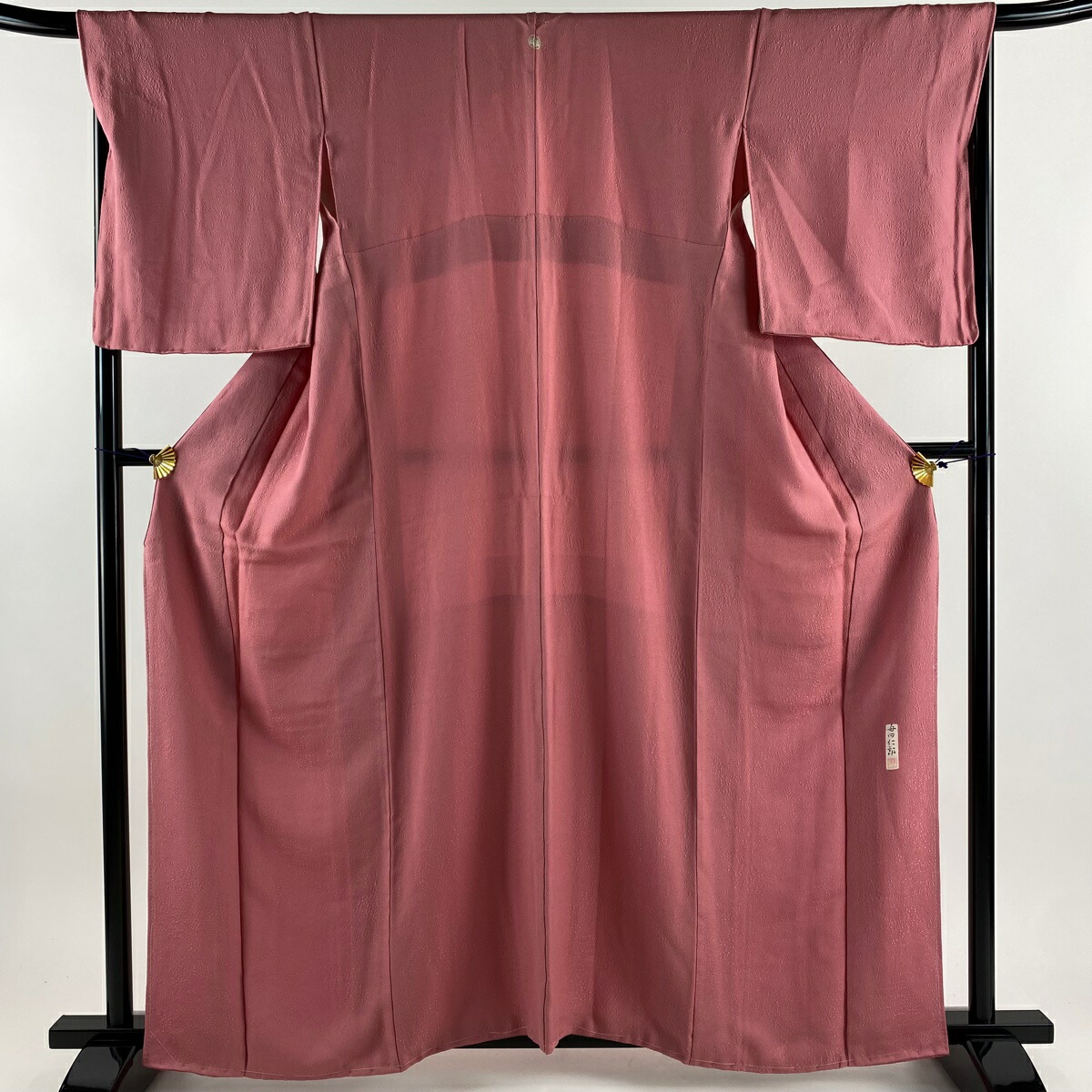 【楽天市場】色無地 身丈159cm 裄丈69cm L 袷 毎田仁郎 落款あり 地紋 ピンク 正絹 秀品 一つ紋 【中古】：バイセル 楽天市場店