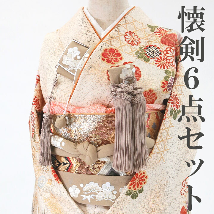 【楽天市場】【レンタル】【送料無料】K_031 振袖 花嫁小物 懐剣セット6点 グレージュ 懐剣 筥迫 末広 帯締 抱え帯 御びら簪 結婚式 小物レンタル レンタル懐剣セット 花嫁振袖 ...