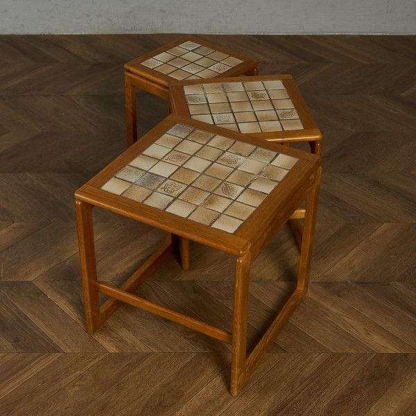 【楽天市場】英国 ヴィンテージ タイルトップ ネストテーブル イギリス チーク 北欧 スタイル サイドテーブル ナイトテーブル 飾り台 ロー ...