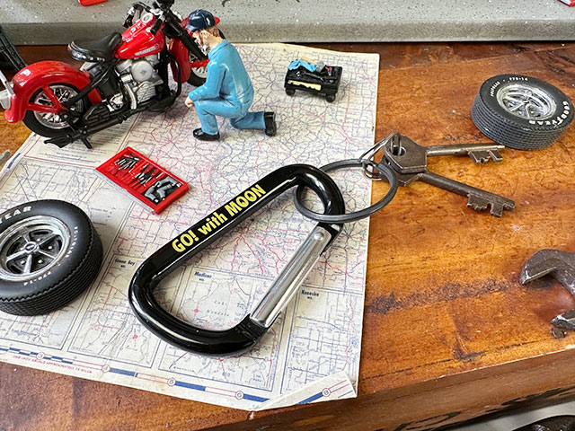 【楽天市場】ムーンアイズ GO WITH MOON カラビナキーリング MOONEYES アメリカン雑貨 アメリカ雑貨 グッズ おしゃれ ...