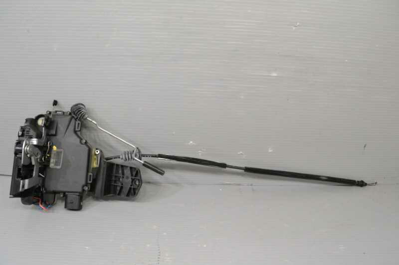 【楽天市場】ニュービートル 右ハンドル 後期(9CAZJ) 純正 右前 右 フロント ドアロック アクチュエーター k073228 中古 ...