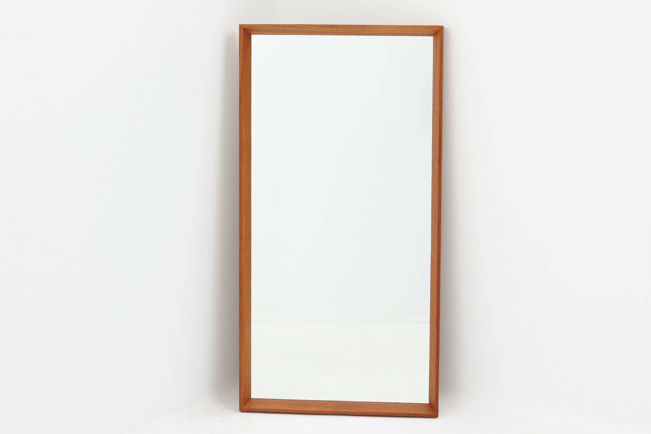 【楽天市場】デンマーク製 チーク材ミラー 壁掛け/立掛け 高さ83cm 北欧ビンテージ家具【アンティーク 北欧インテリア おしゃれ 1点物】：CHLOROS （クロロス）