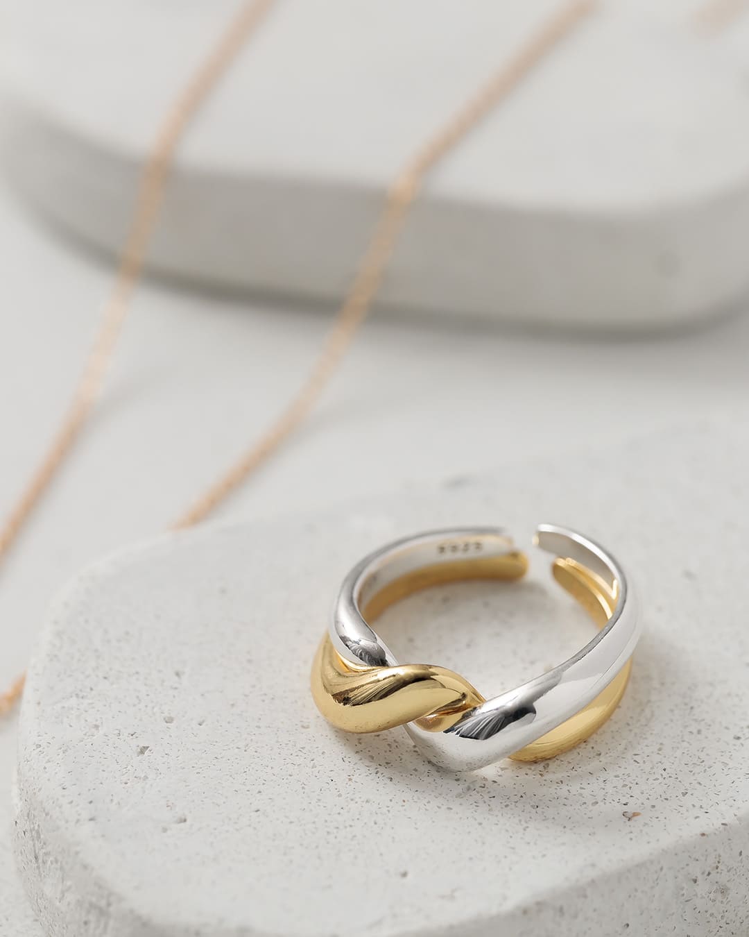 【楽天市場】リング 11号 フリーサイズ オープンリング 2way 重ねづけ Silver925 シルバー925 14KGP 14金メッキ ニュアンス ウェーブライン 金属アレルギー対応 大人 ...