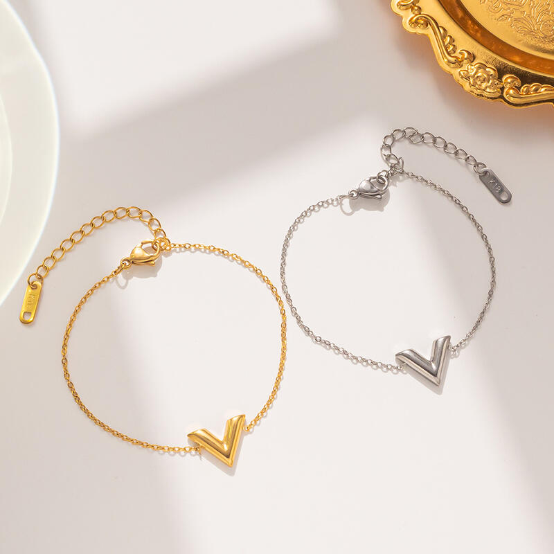 【楽天市場】CICI 18kgp ステンレス製 イニシャル アルファベット V字 ブレスレット 金属アレルギー対応 つけっぱなし K18 大人可愛い 大人女子 レディース人気 カジュアル ...