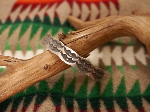 【楽天市場】INDIAN JEWELRY : HAMMERING STUMP WORK SILVER BANGLE ” EMERSON ...