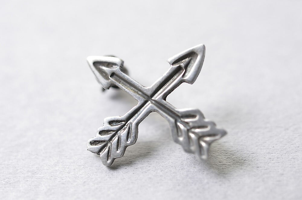 【楽天市場】【ARROW NOVELTY】アローノベルティCrossed Arrow Pinクロッスアローピンバッチ：Cott