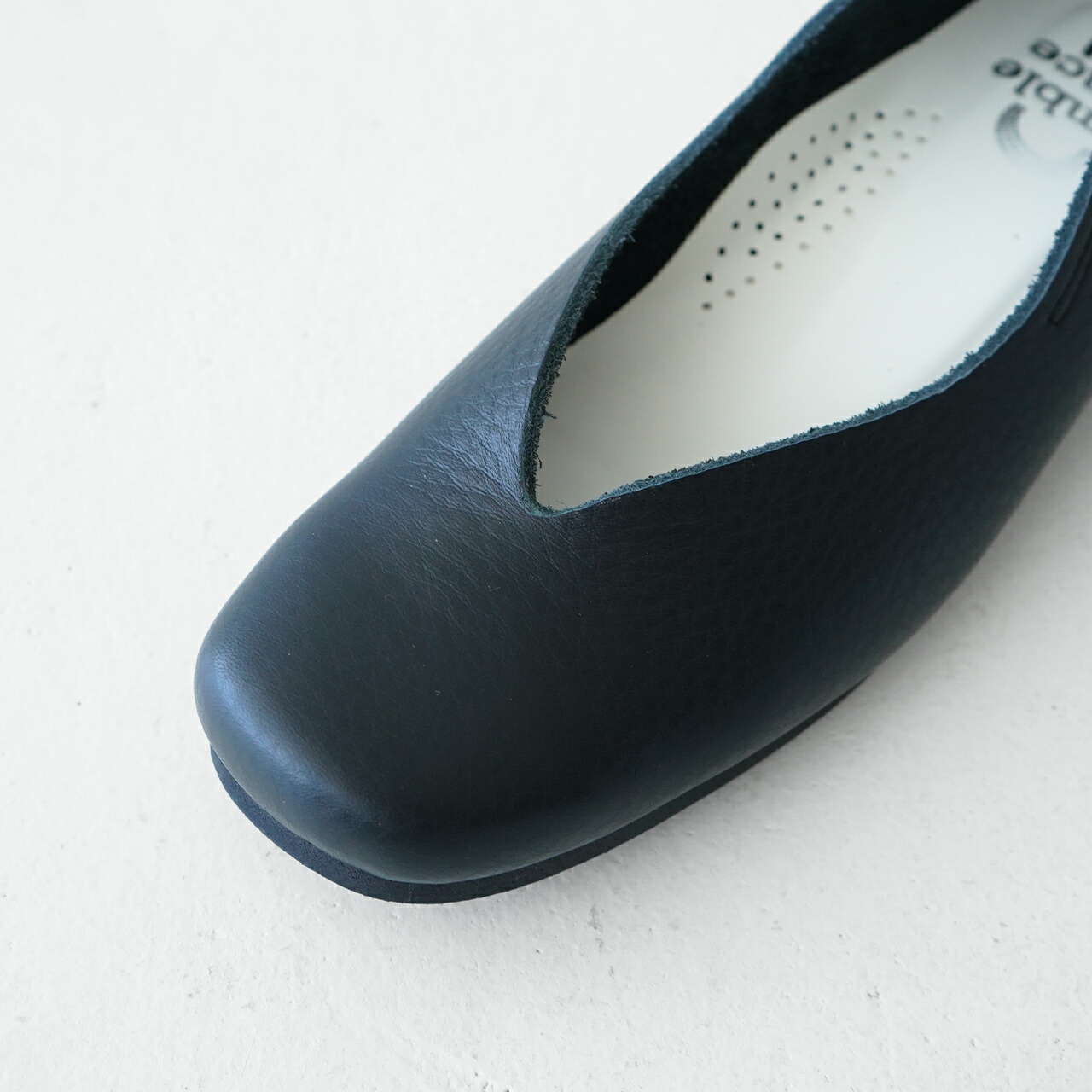 【楽天市場】ランブルダンス パンプス レディース オイルシュリンクレザー Vカット フラット ローヒール 牛革 幅広 EEE 3E ブラック 22.5cm-24.5cm 352-04631 ...