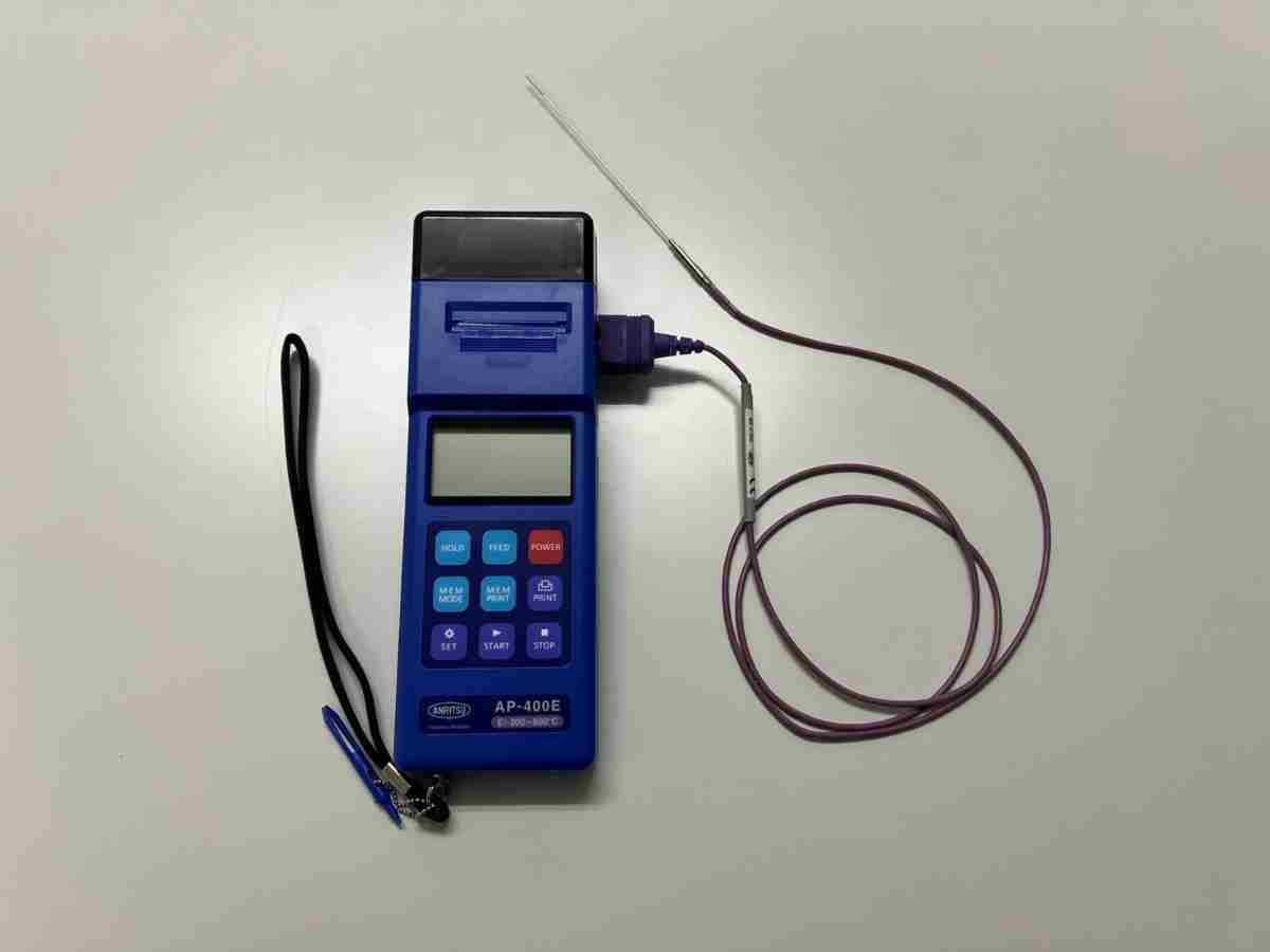 【楽天市場】【中古】3767 安立計器 ANRITSU ハンディタイププリンタ付温度計測器 型番：AP-400E BS-91E-010-TS1-ASP 通電確認済 コンパクト 軽量 大学 研究 ...