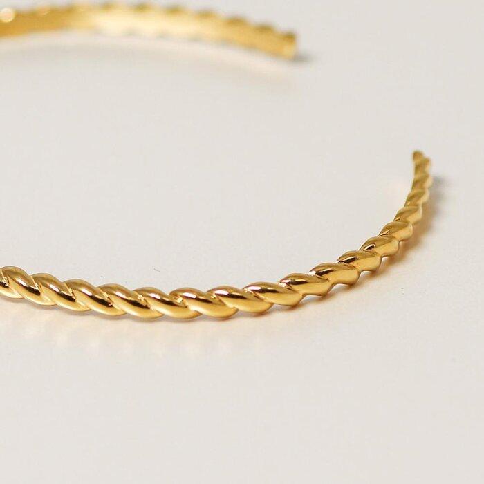 【楽天市場】【ふるさと納税】【K10イエローゴールドバングル】個性的なねじりデザインとクラシカルな輝きが印象的 大人カラーが人気 K10 ...