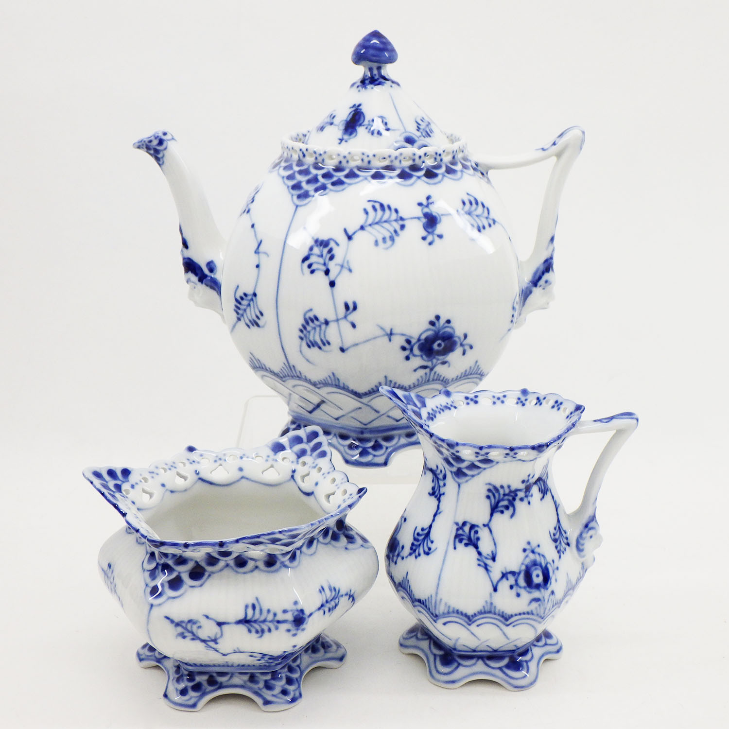 【楽天市場】Royal Copenhagen ロイヤルコペンハーゲン ブルーフルーテッド フルレース 顔付 ティーポット シュガー クリーマー ...