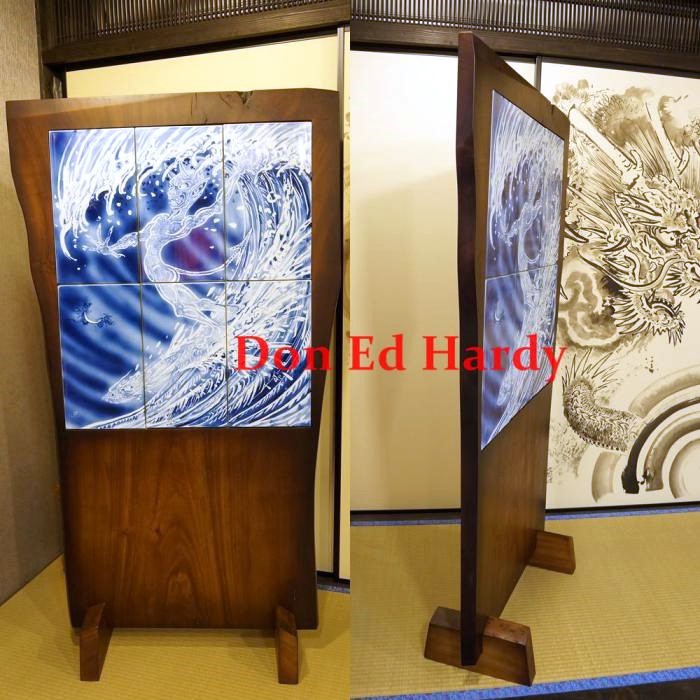 【楽天市場】Don Ed Hardy ドン エド ハーディー 直筆 Surfing Devil mural 染付墨弾 龍板波乗悪魔文 陶壁画 ...