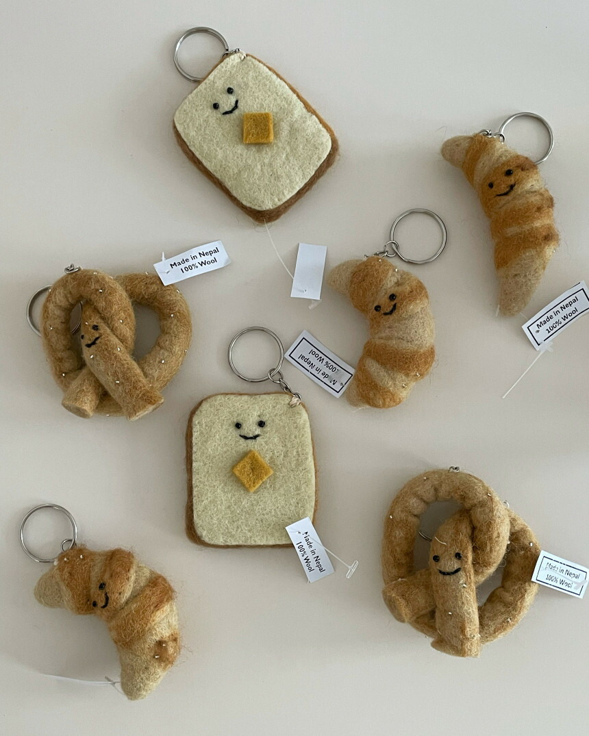 【楽天市場】【 giyomi】 ぎよみ bread keyring パン キーリング フェルト ハンドメイド ハンドメイドアクセサリー ...