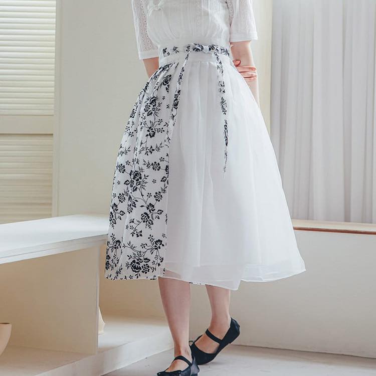 【楽天市場】【韓服スタイル】ウエストスカート ひざ下丈 ハイウエスト リボン 花柄 上品 エレガント 着こなし 春 秋 ホワイト FREE：好きなものいっぱい眞眞