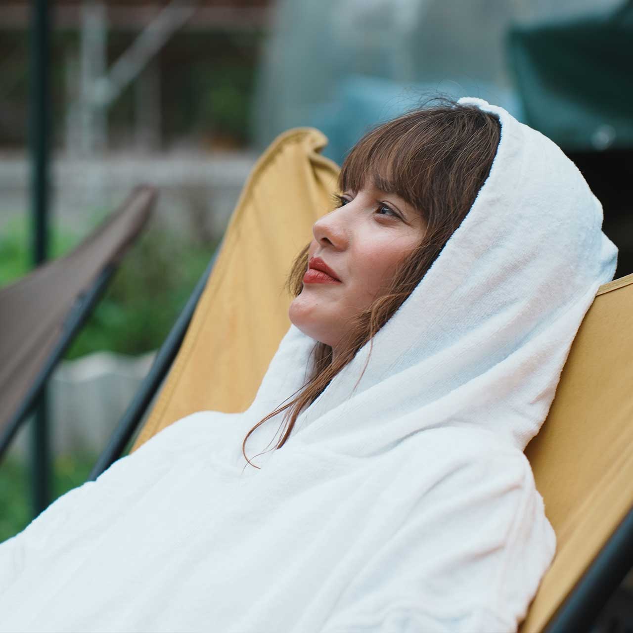 【楽天市場】サウナポンチョ タオル地 フリーサイズ 男女兼用 chillsauna おすすめ サウナグッズ サ活 温泉 お風呂 キャンプ サウナー 着るバスタオル バスローブ サーフィン ...