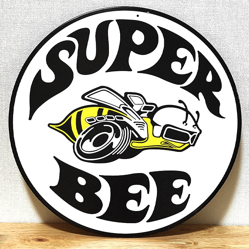 【楽天市場】ブリキ看板 ラウンドメタルサイン SUPER BEE 蜂 アメリカン 雑貨 車 スーパービー ガレージ かっこいい 壁飾り ハチ インテリア 壁掛け アンティーク おしゃれ ...