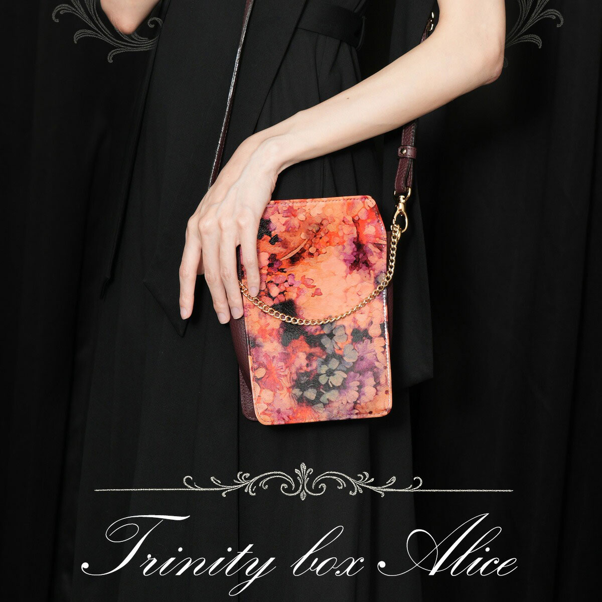 【楽天市場】【FRUTTI】3つの秘密が隠された妖精たちの“ワードローブ”ショルダーバッグ Trinity box Alice（トリニティ ...