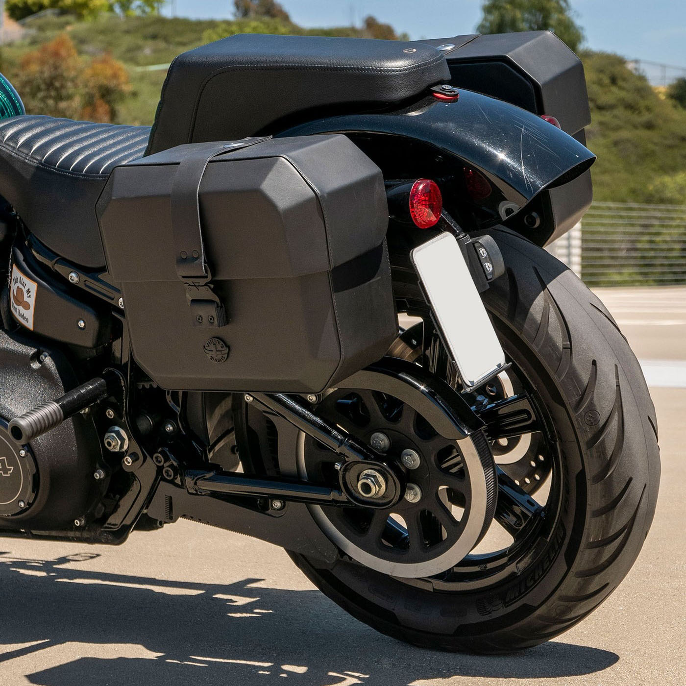 【楽天市場】M8 ストリートボブ、スタンダード Outlaw 10L クイックマウント・スモールサドルバッグ (左用) Viking Bags ...