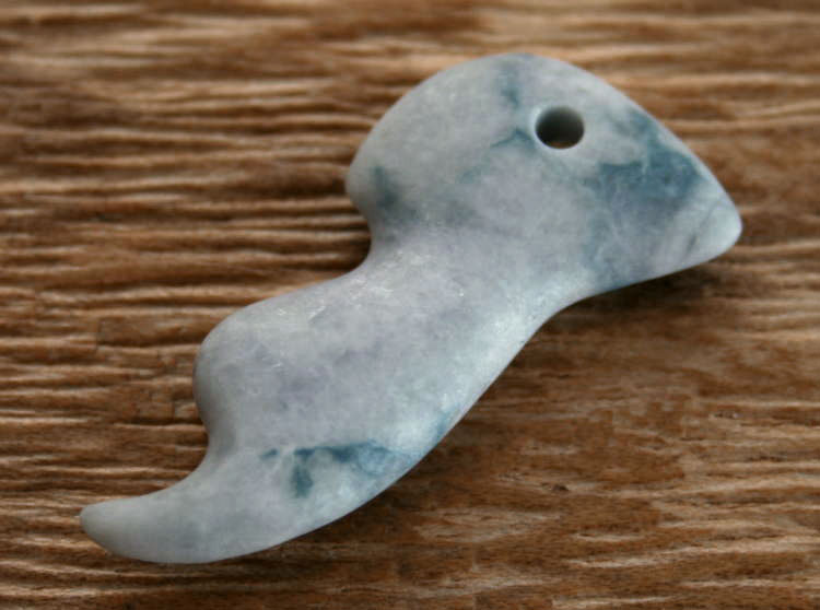 【楽天市場】糸魚川翡翠異形勾玉 M05047ゆとり 作36mm*19mm*6mm：糸魚川ヒスイの店